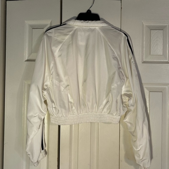 Lovetree | Jackets & Coats | Lovetree Cropped White Windbreaker | Poshmark